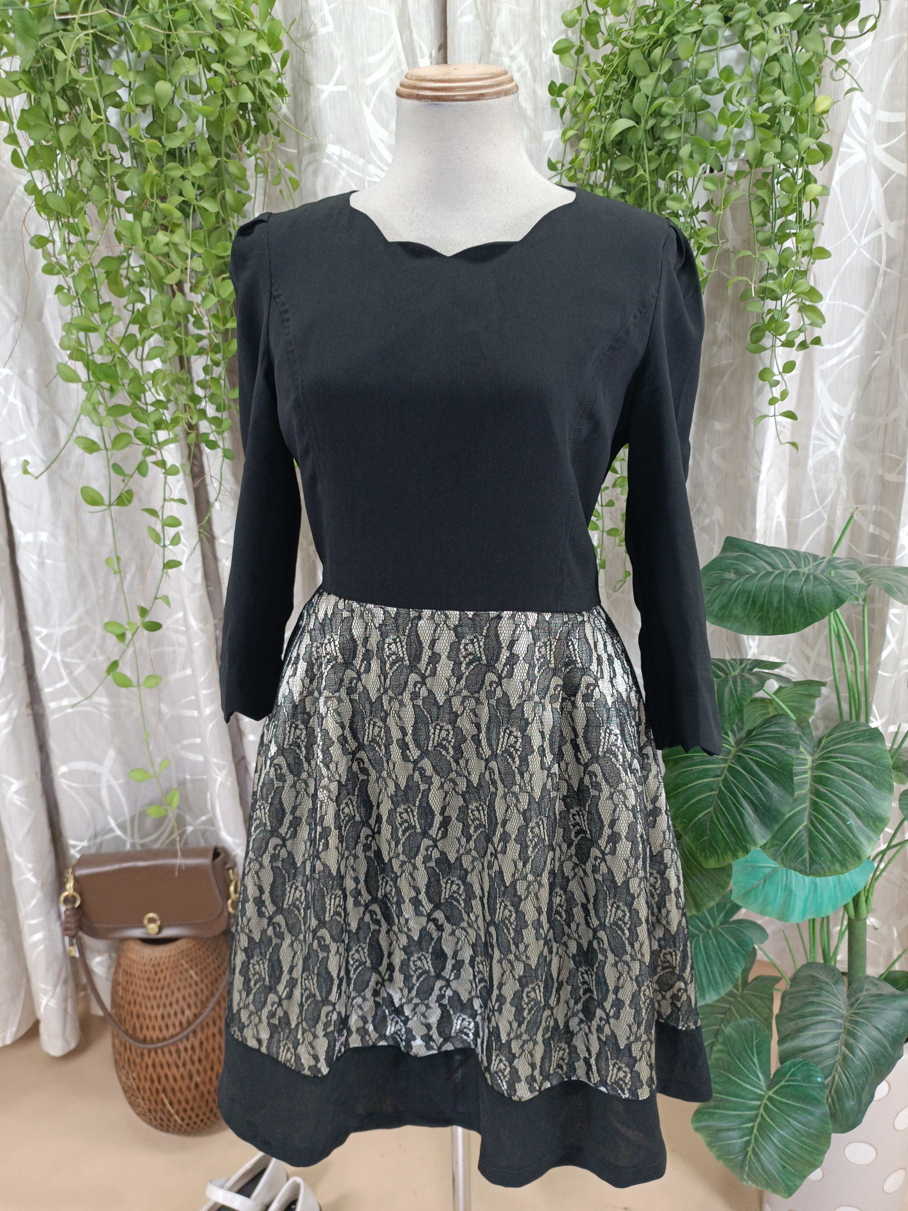 REshare - CHIC LINE - Đầm phối ren tay lửng